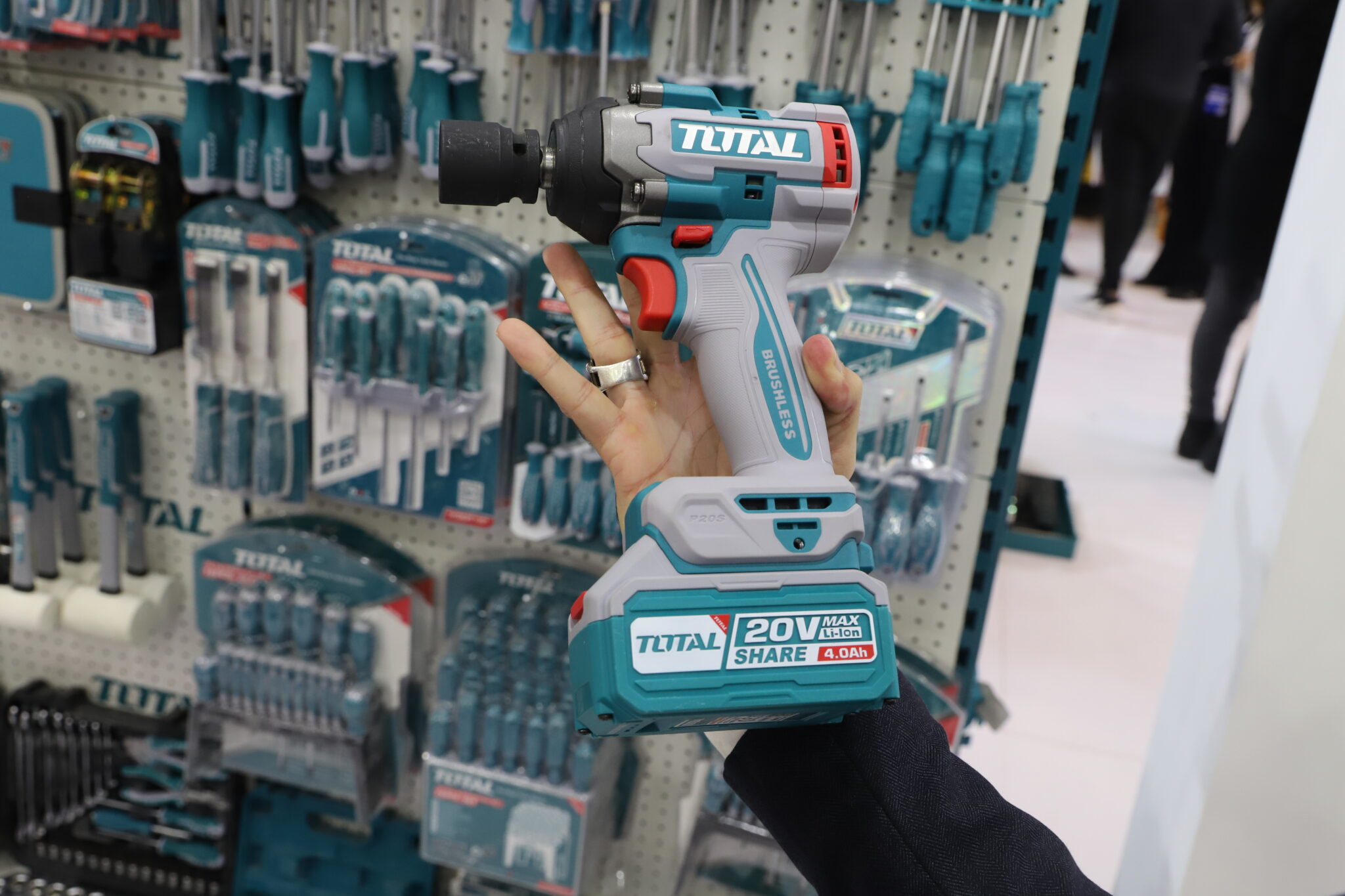 شنيور 20فولت 2/1″ 2بطارية 4امبير 500نيوتن توتال _ TIWLI2050 – توتال السبتية